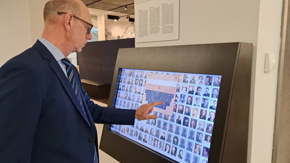 Polymerupdate Press Release - Evonik Group delegation visits Kazerne ...